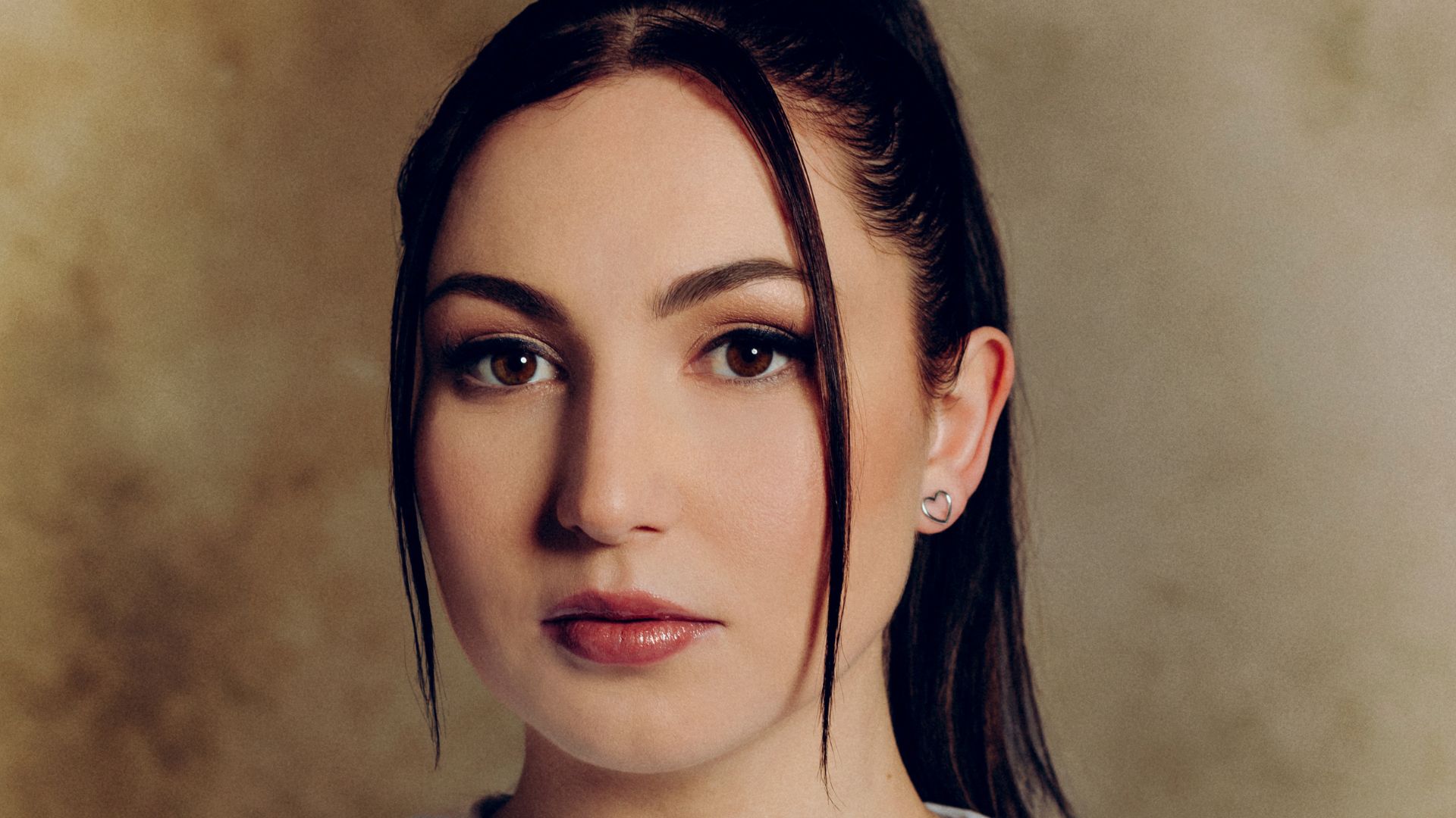 Linh partage le clip de "J'avoue"