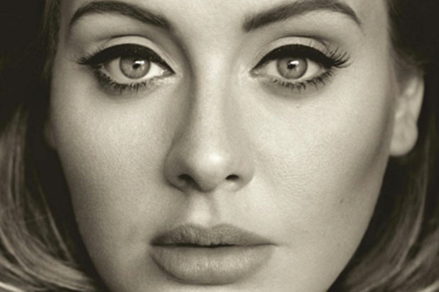 Adele mange un burger pour oublier les problèmes de son aux Grammys