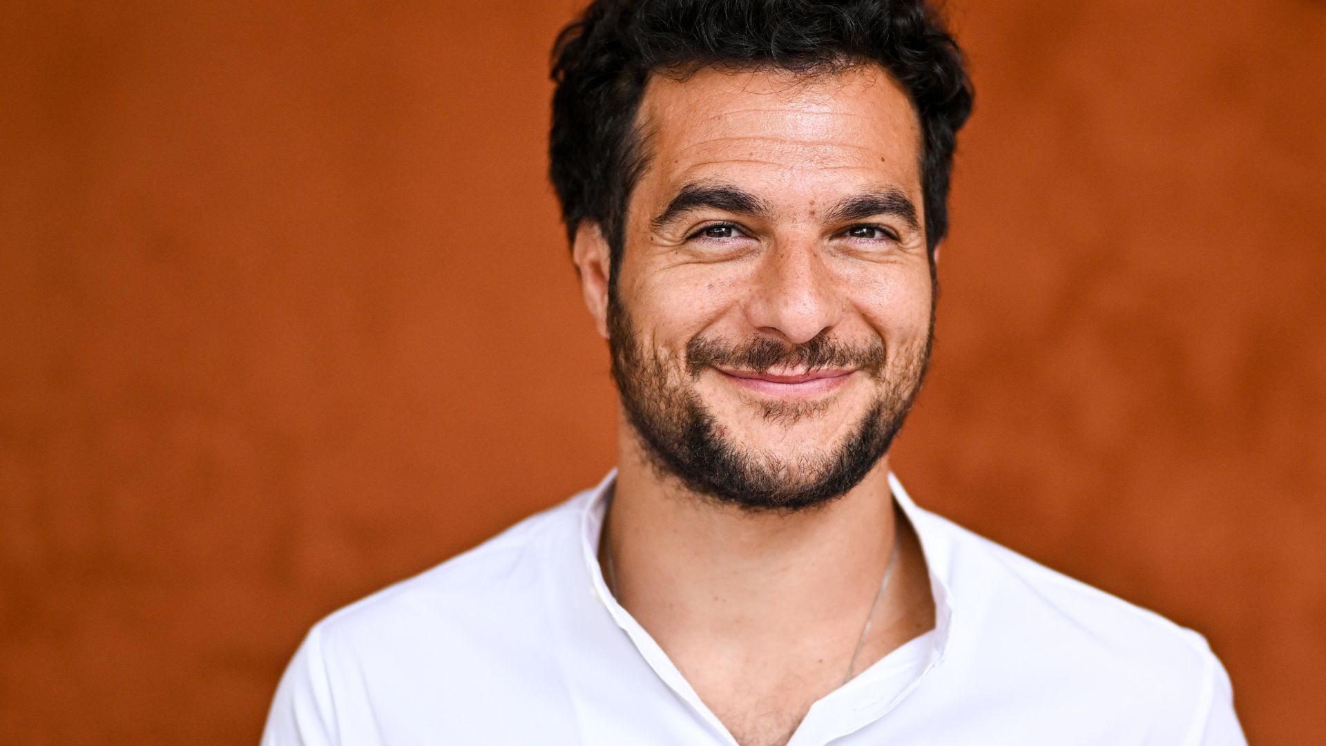 Amir au "Sommet" dans son nouveau single