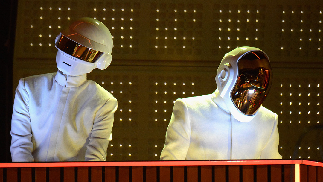 Daft Punk sur la scène des Grammy Awards, leur première prestation en 3 ans