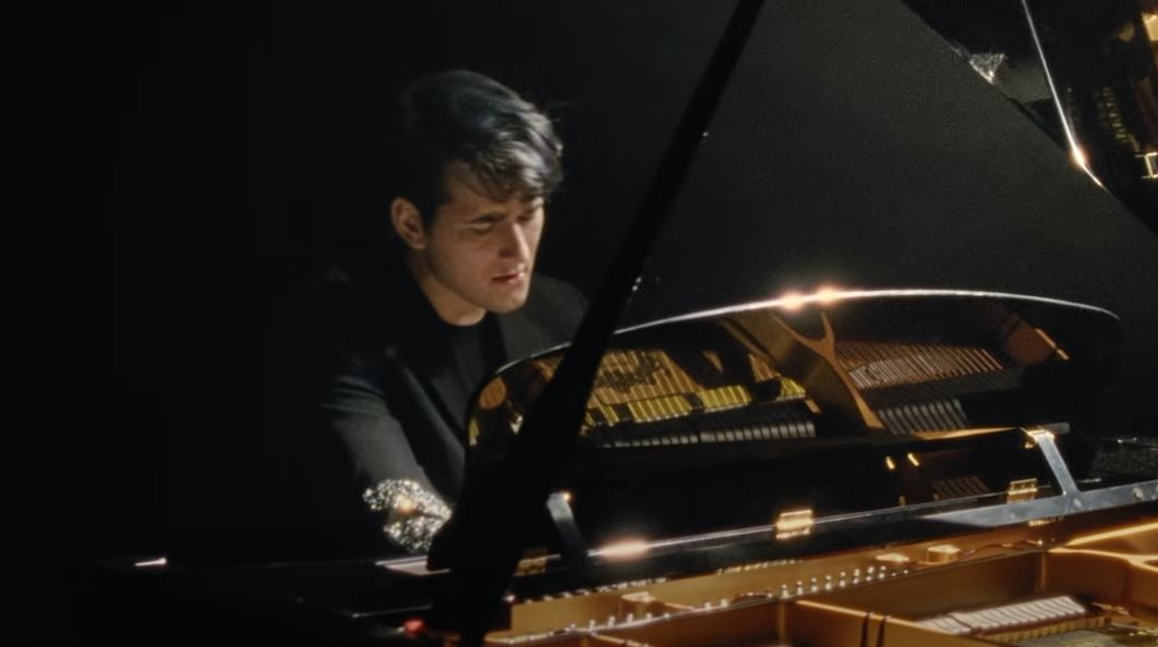 Gjon's Tears: découvrez son nouveau single «Silhouette»