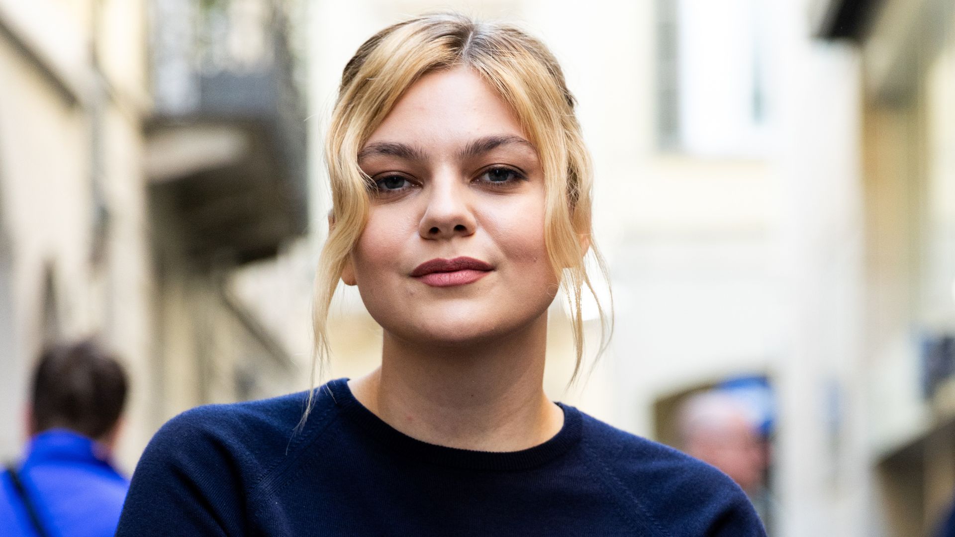 Louane compile ses meilleurs titres avant l'Eurovision