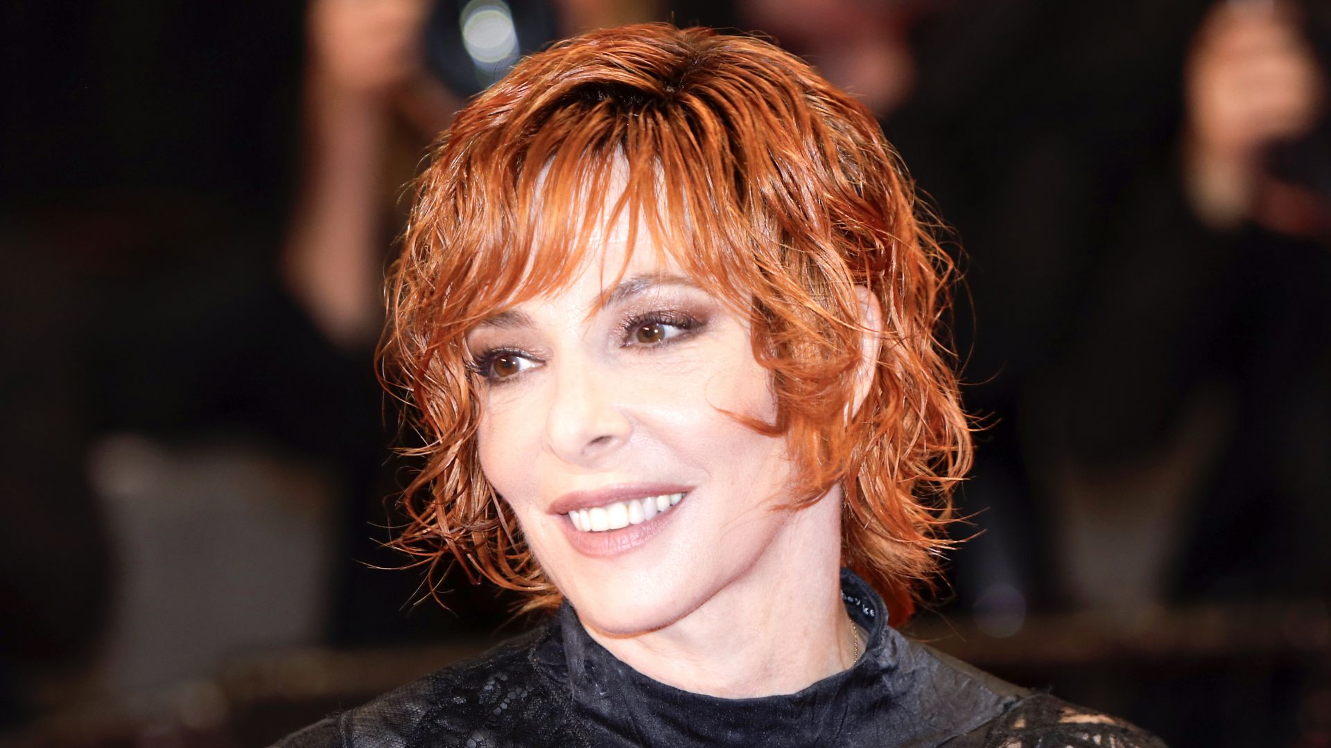Mylène Farmer dévoile "C'est à qui le tour"