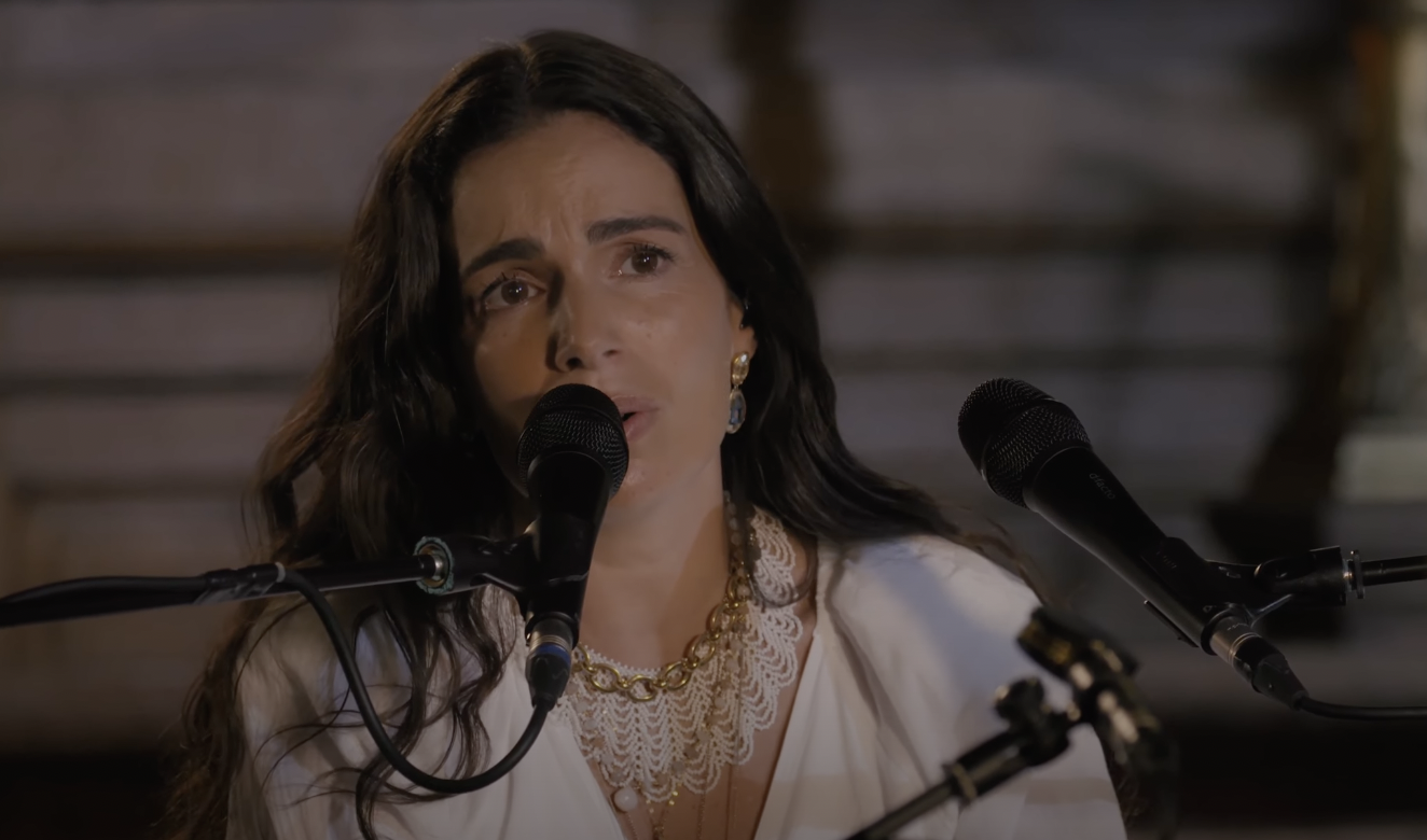 Yael Naïm fait son retour avec l'album « Live Solo In Paris