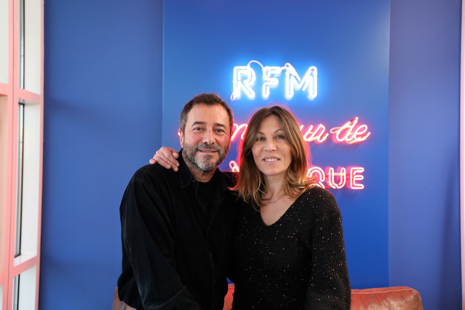Découvrez l'interview de Mathilde Seigner au micro de Bernard Montiel