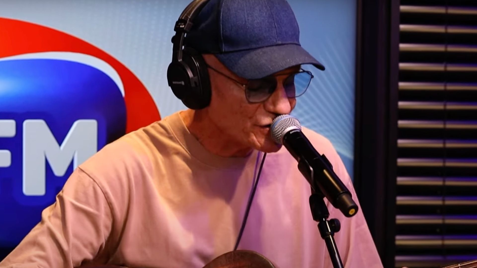 Gaëtan Roussel en live dans le 16/20 de Pat Angeli