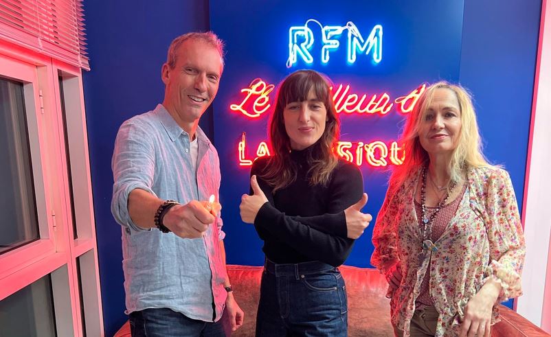 [VIDEO] Juliette Armanet interprète les titres « Fuguer» et « Flamme ...